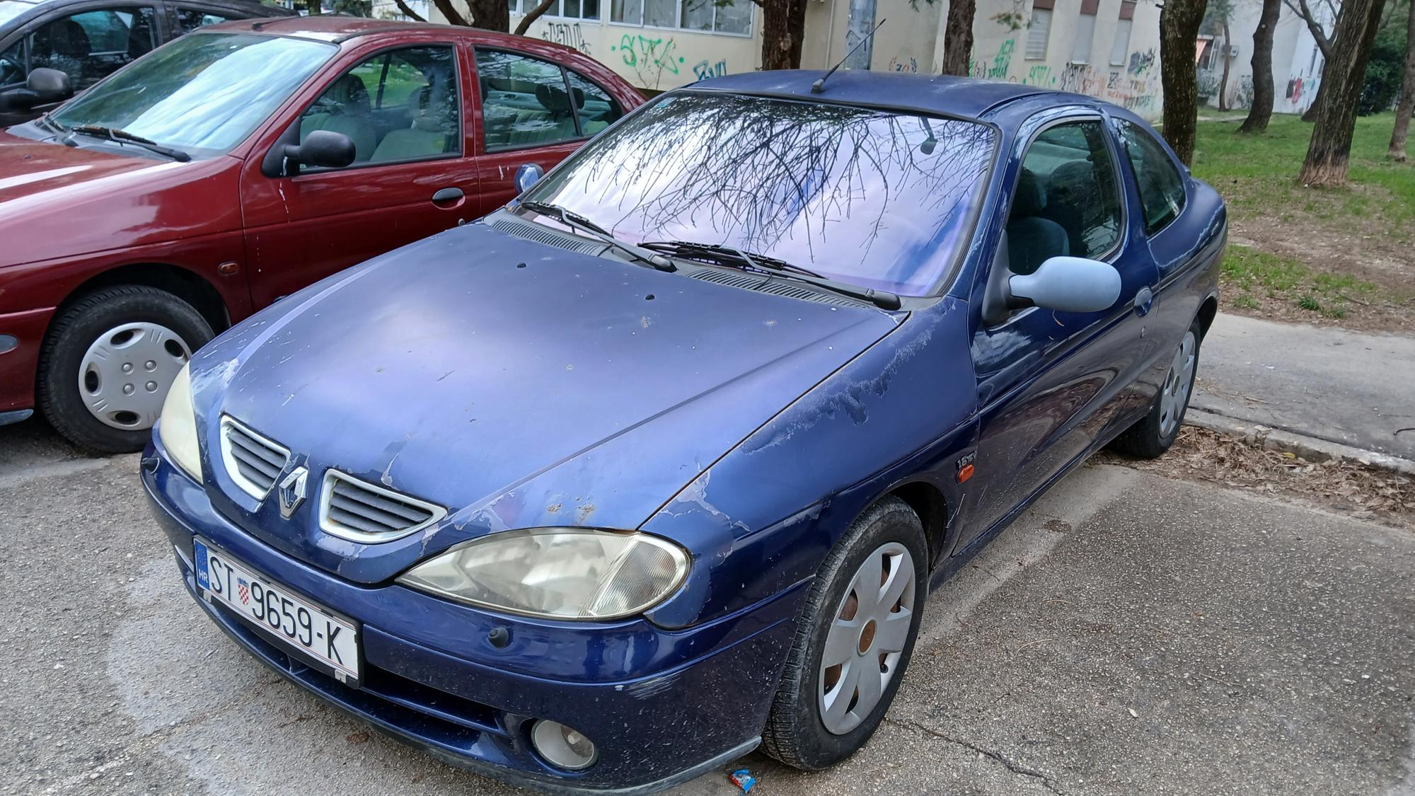 Megan 1,6 benz , 500eura reg do 6 mj | INDEX OGLASI
