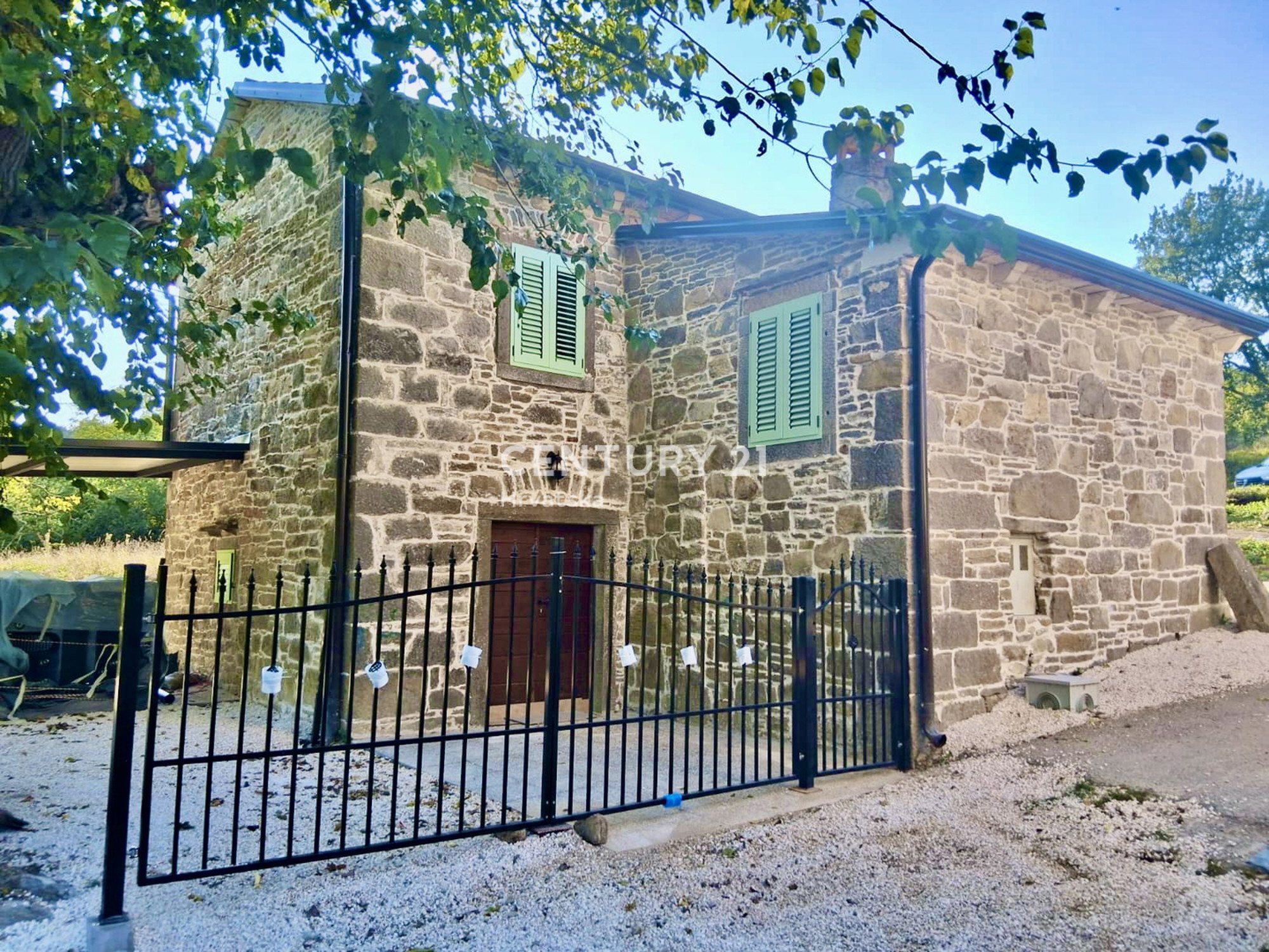 SOVINJAK, OKOLICA, SNIŽENO-PRILIKA, POTPUNO OBNOVLJENA SAMOSTOJEĆA KAMENA KUĆA | INDEX OGLASI