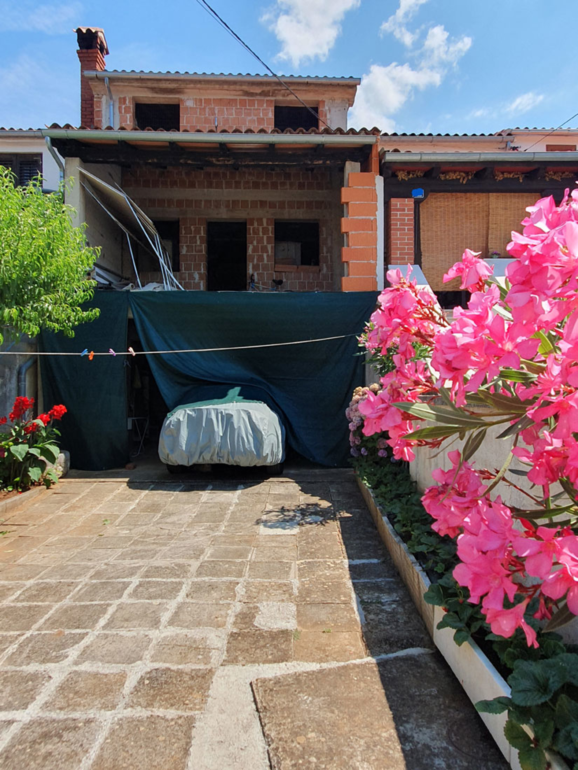 Prodaja kuće u nizu, Nova Vas ( 2km ) 201 m2, dvorište cca. 100 m2 ( KOP-773-2) | INDEX OGLASI