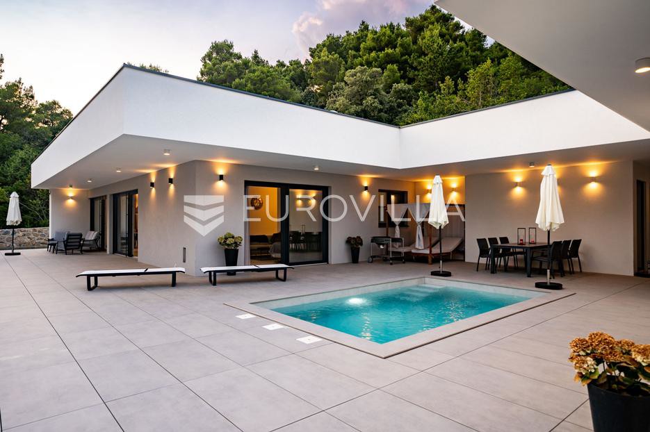 Otok Rab, Palit, luksuzna vila s 5000 m² okućnice | INDEX OGLASI