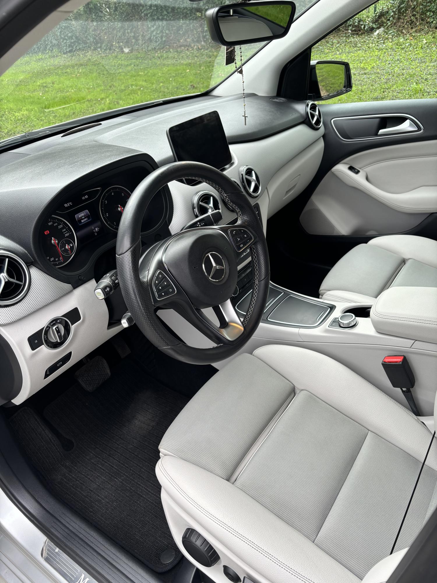 Mercedes B 180d Automatik, servis, kamera, park assist | INDEX OGLASI