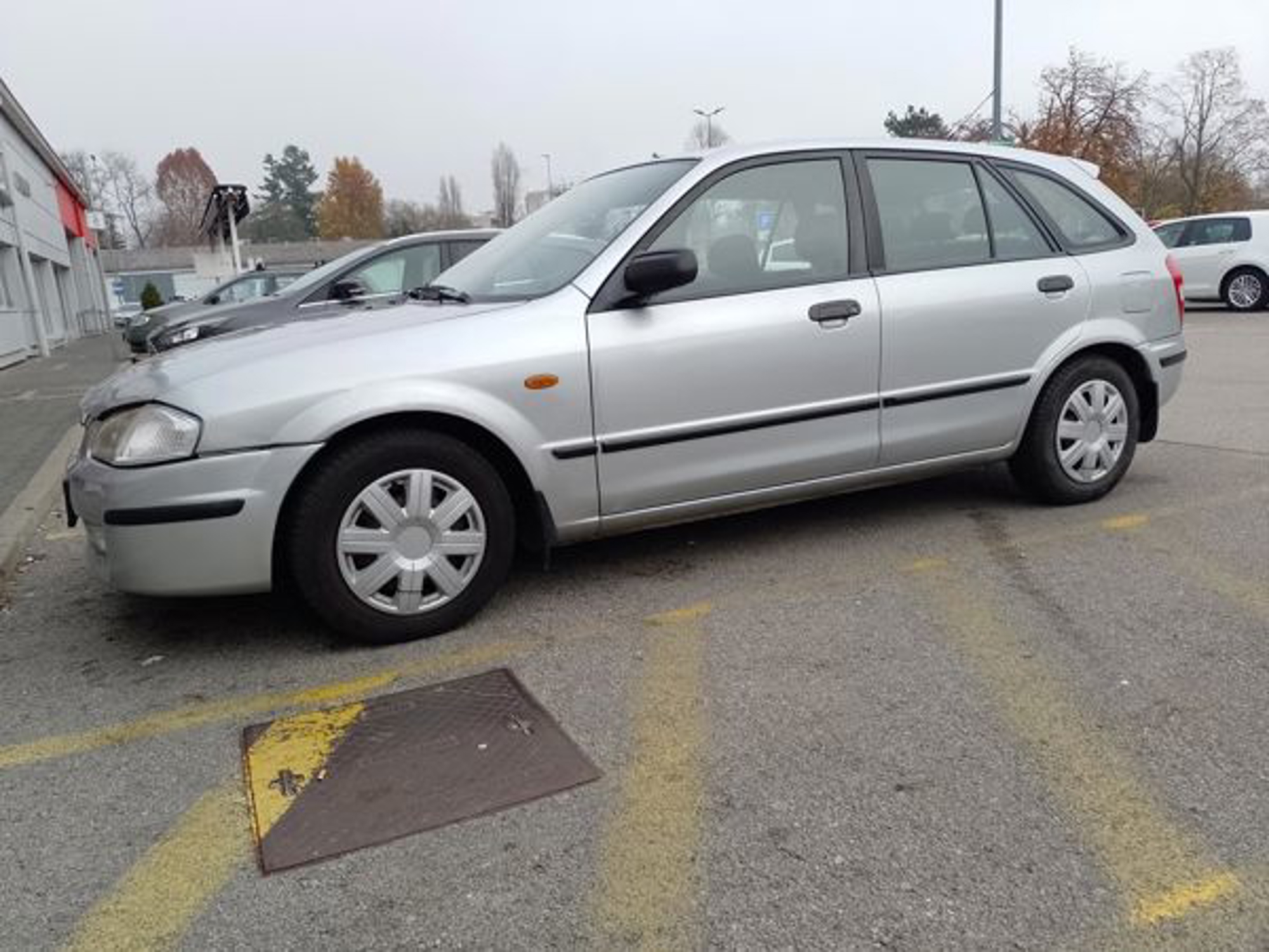 Mazda 323f,1.5./65kw 2001.g.reg.08/26.g vlasnica | INDEX OGLASI