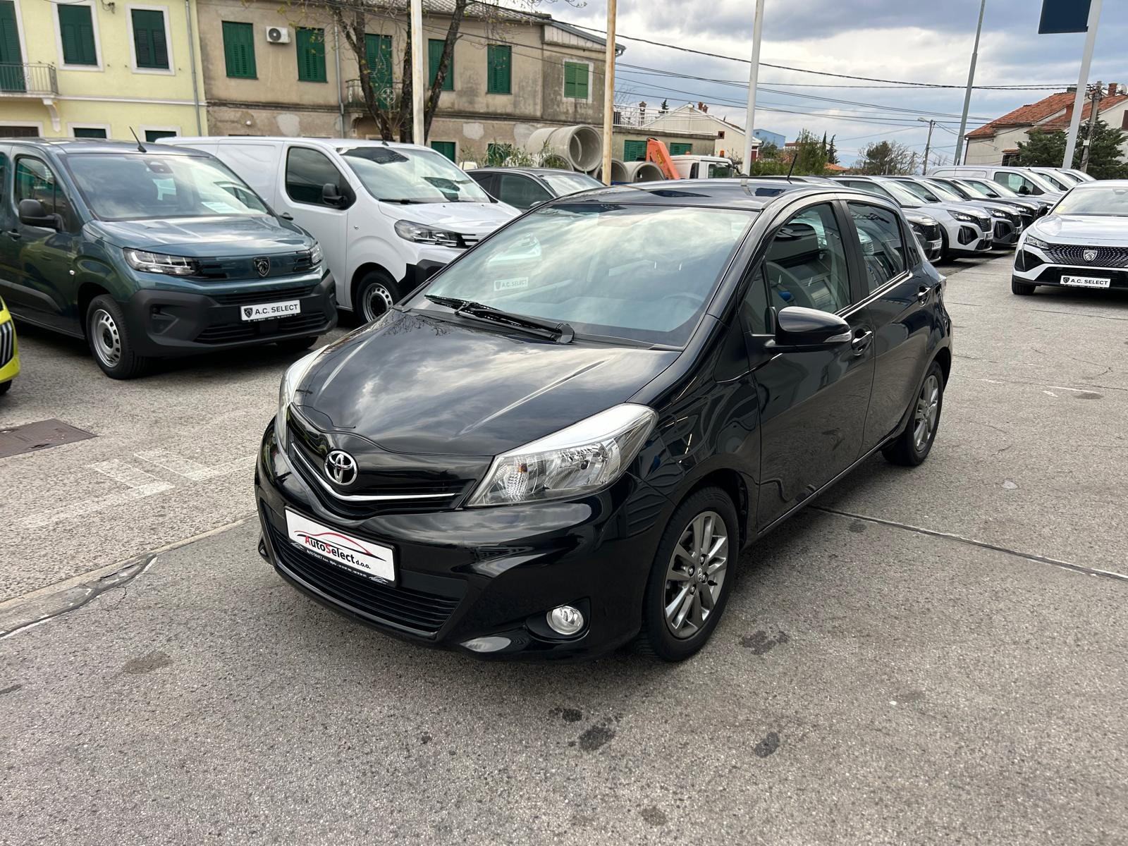 Toyota Yaris 1,0 VVT-i - 160.000KM - SERVIS - GARANCIJA - REG 1 GOD ...