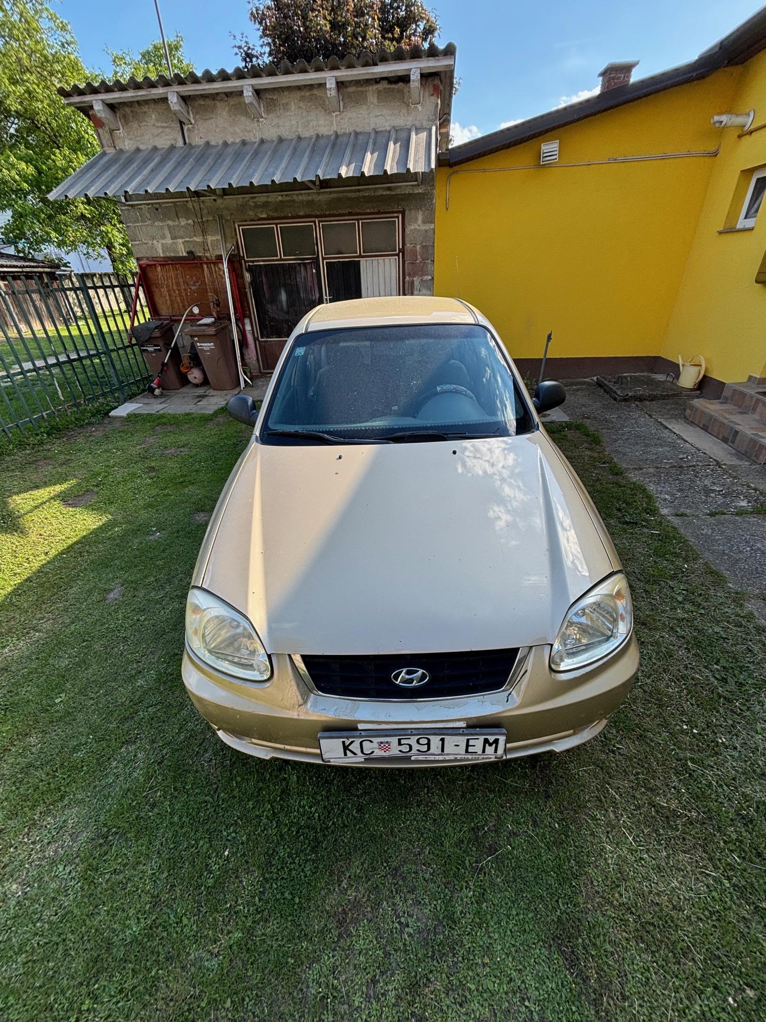 160.000 km, registriran do 10/2026, klima. Lagane ogrebotine na vozilu ...