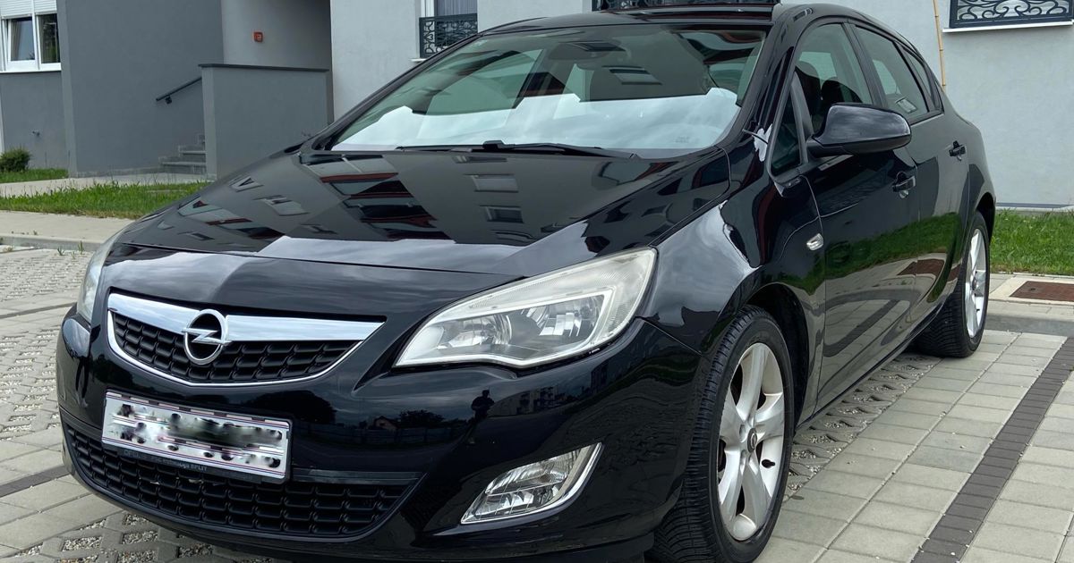 OPEL ASTRA J 1.6 benzin,alu felge 17”automatska klima,nove gume,odlicna ...