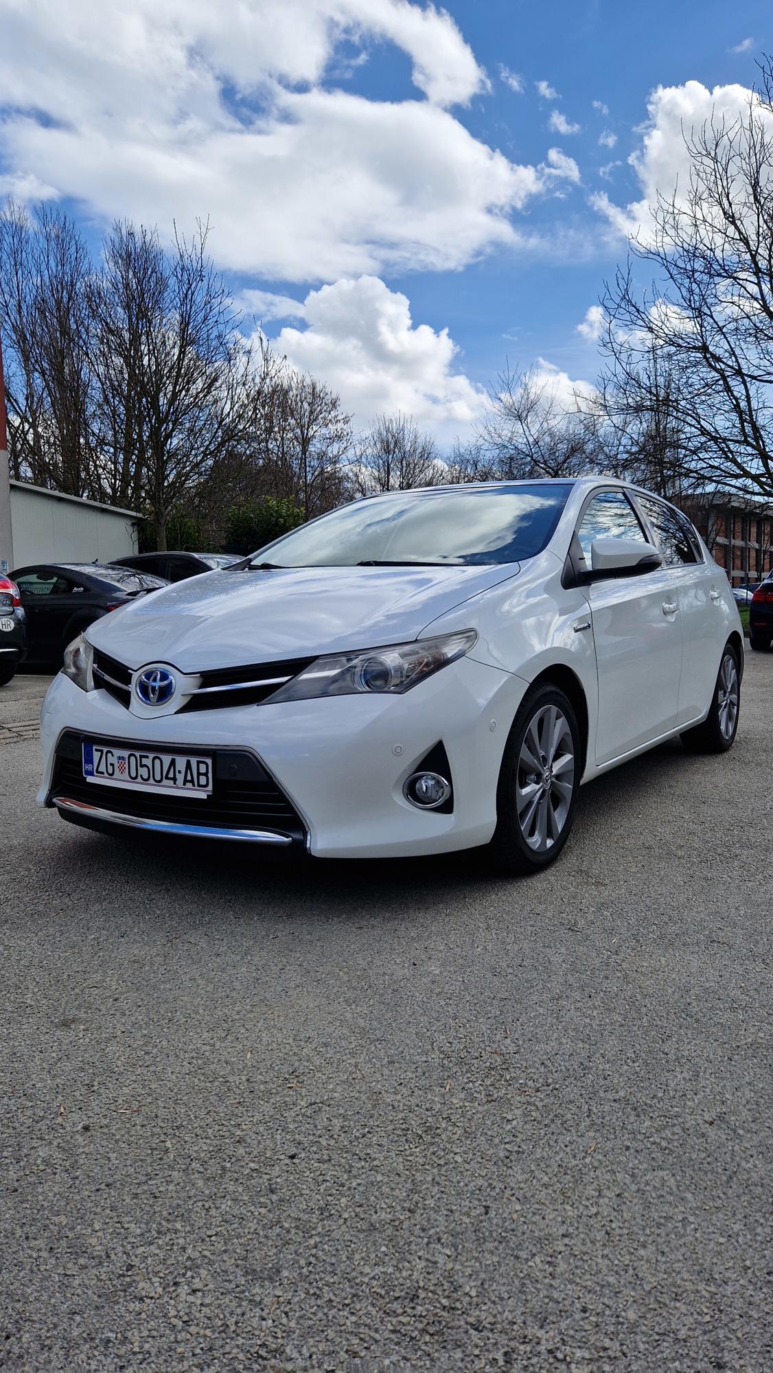 Toyota Auris 1.8 Hybrid | INDEX OGLASI