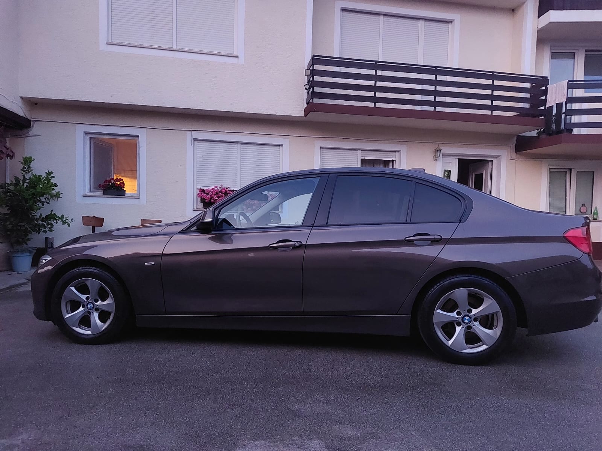 BMW 320 | INDEX OGLASI