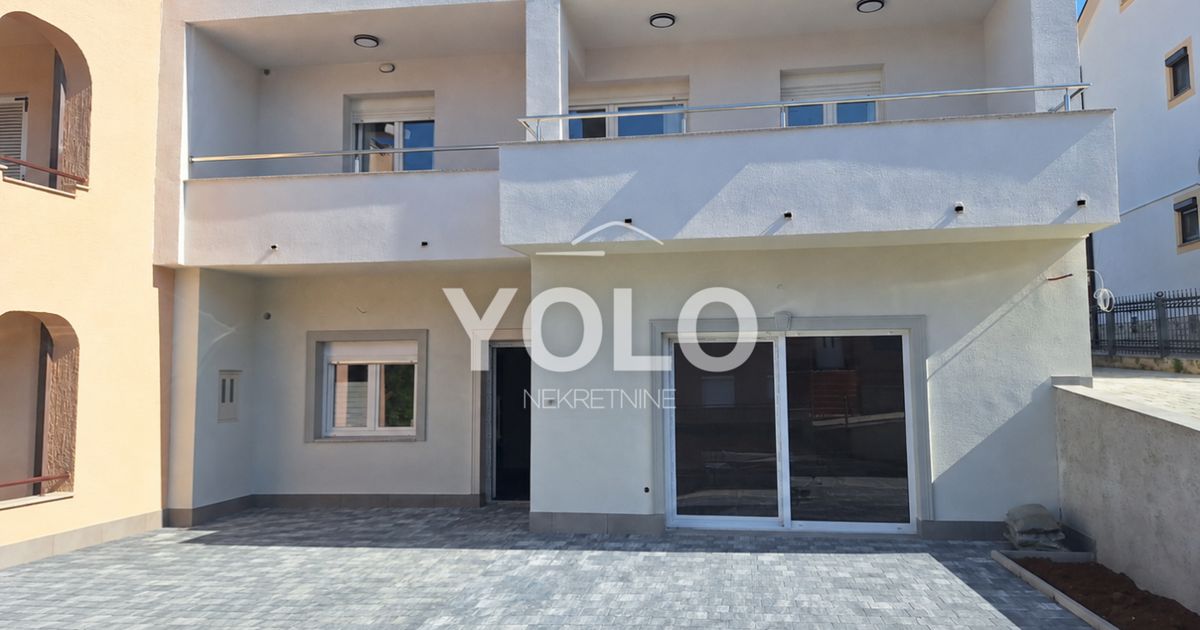 CRIKVENICA DVOSOBAN STAN NA PRVOM KATU DVOJNE KUĆE | INDEX OGLASI