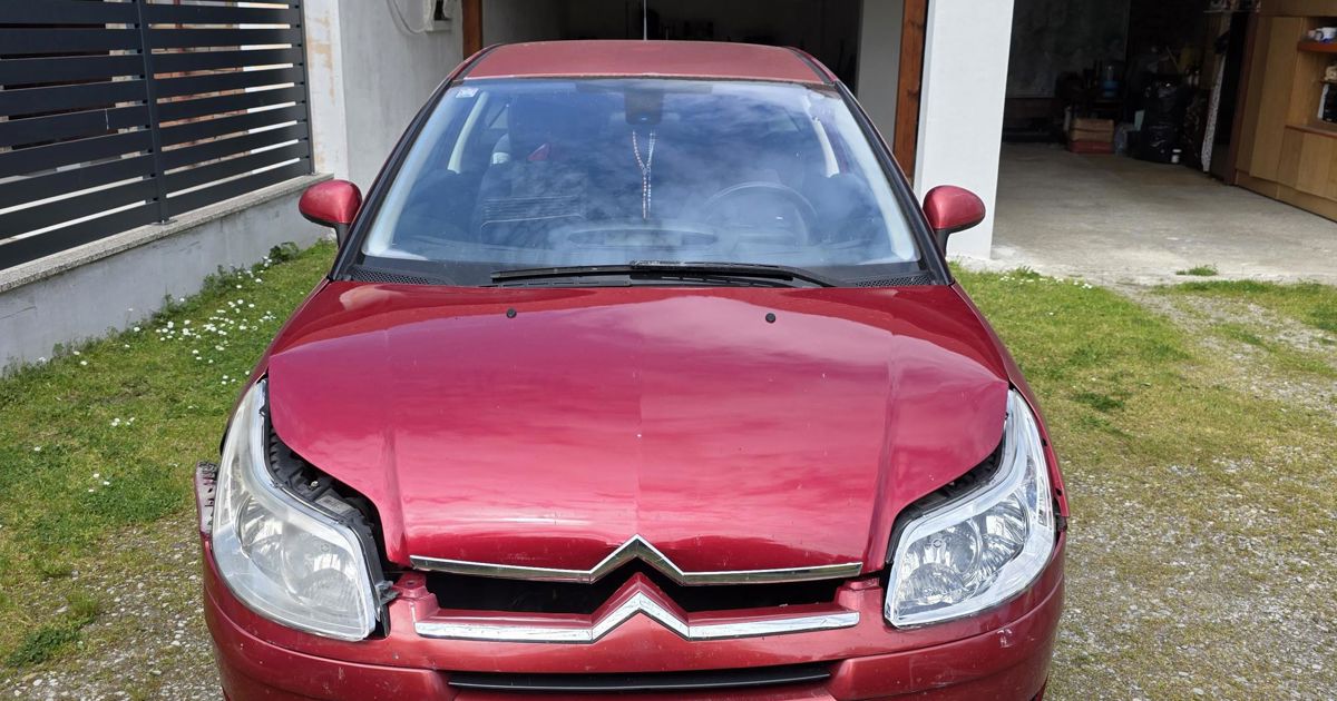 Citroen C4 1.6 benzin 2006. – pali/vozi – oštećen u sudaru – za ...