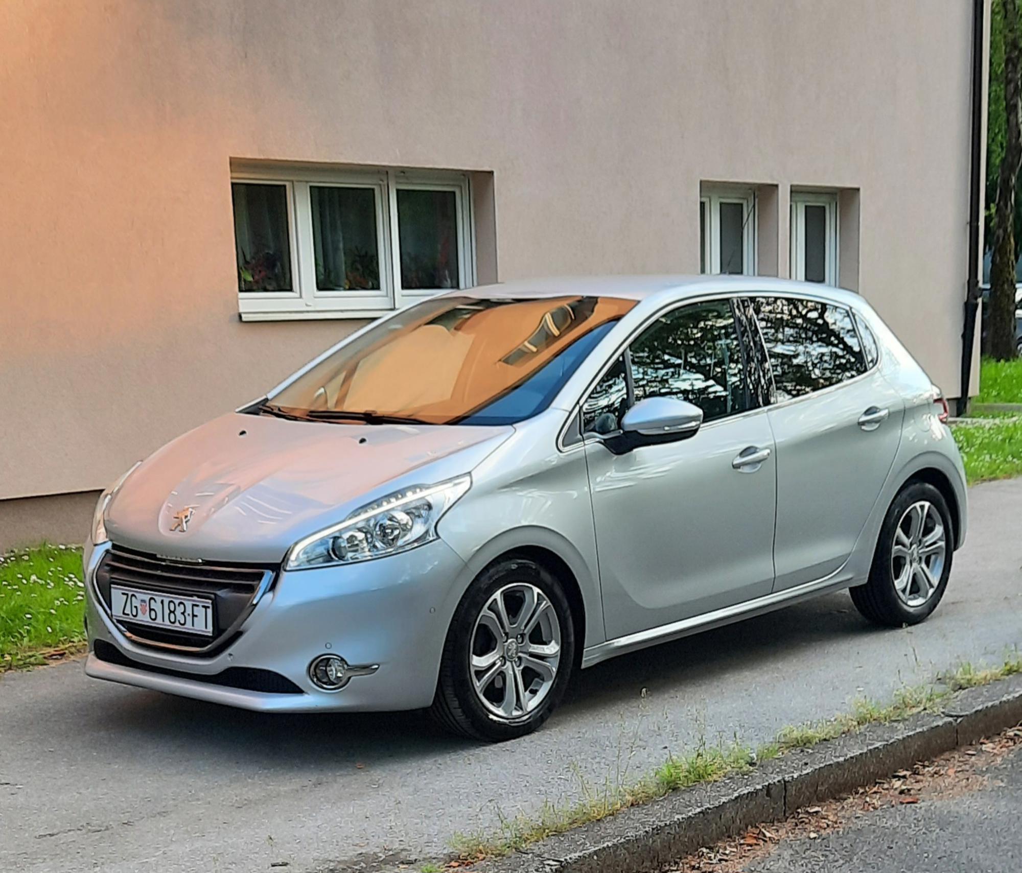 PEUGEOT 208 1.6 VTi ALLURE//93tkm//prvi vlasnik//HR auto//servisna ...