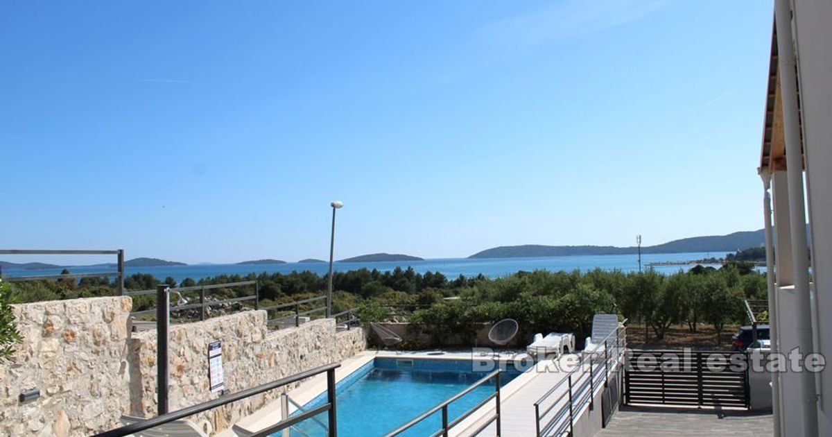 Kuća sa bazenom i otvorenim pogledom na more | INDEX OGLASI