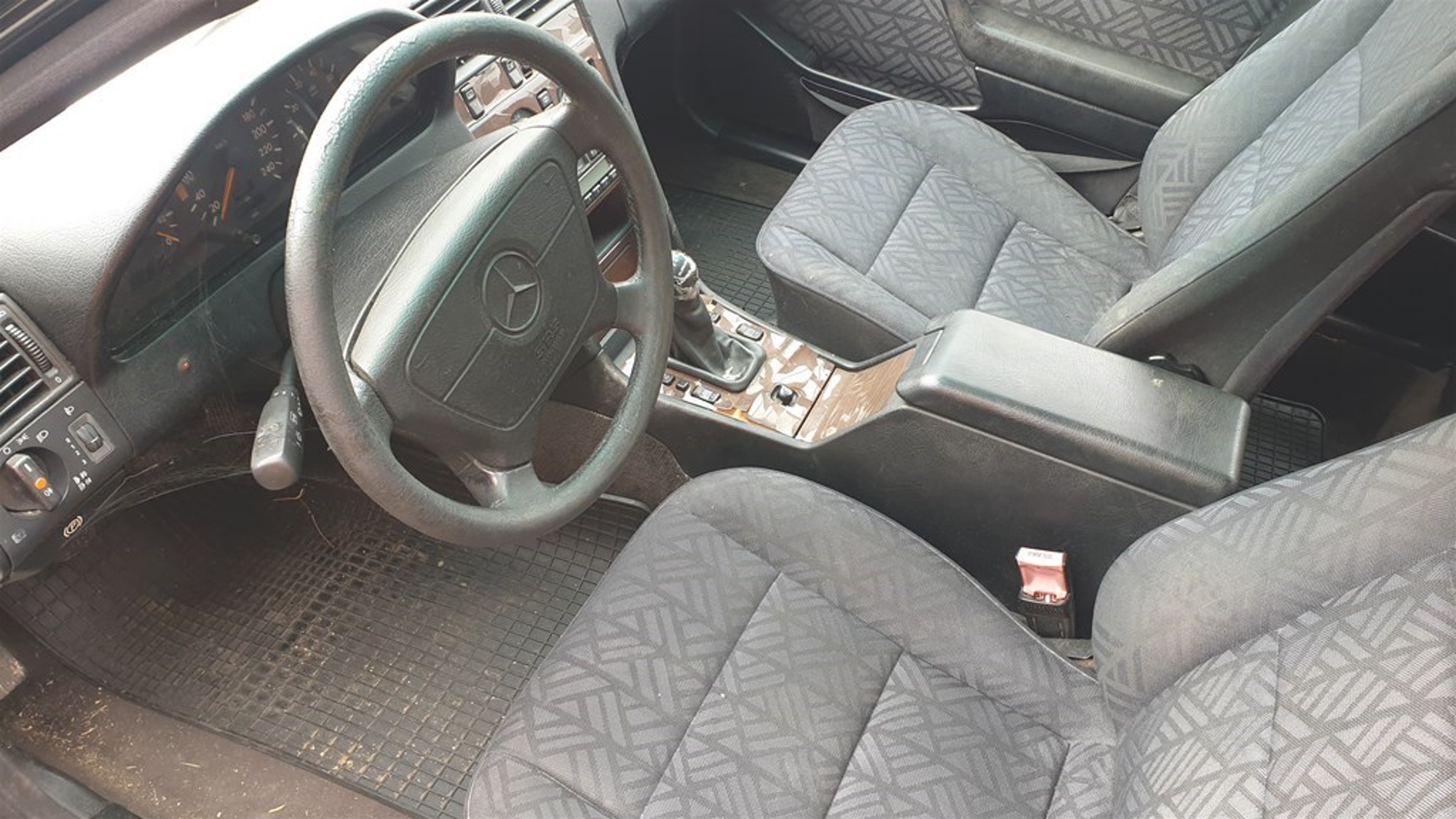 MERCEDES C KLASA 200 BENZIN 90 KW 30 GODINA | INDEX OGLASI