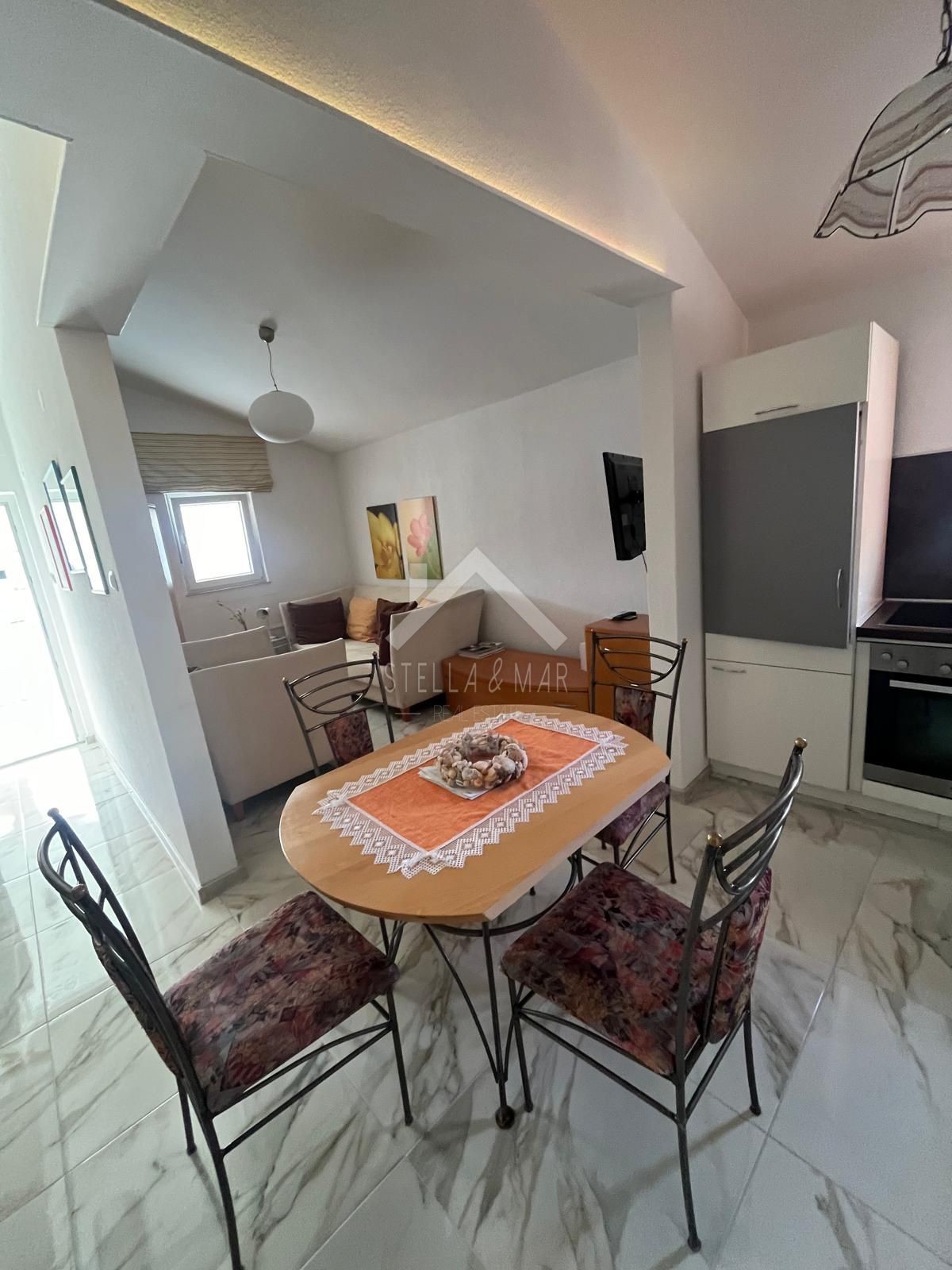 Trosoban apartman sa velikom terasom 250m do mora - Vir | INDEX OGLASI