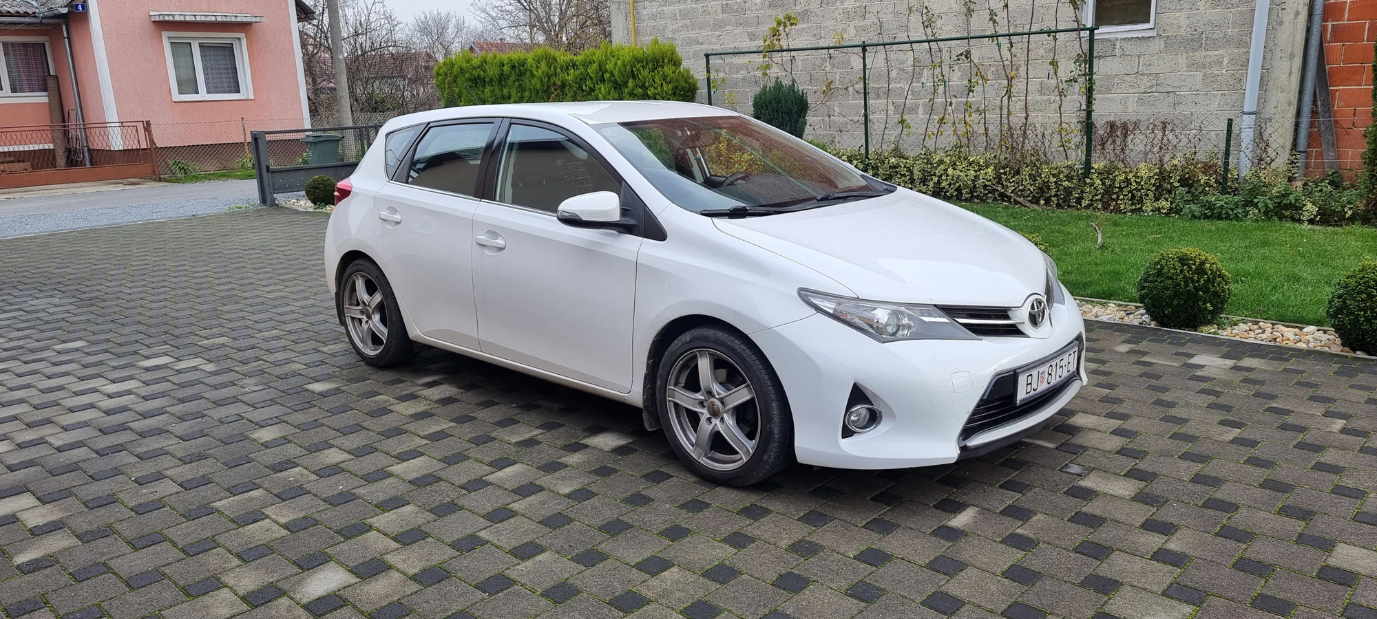 Toyota Auris 1,33(Luna) | INDEX OGLASI
