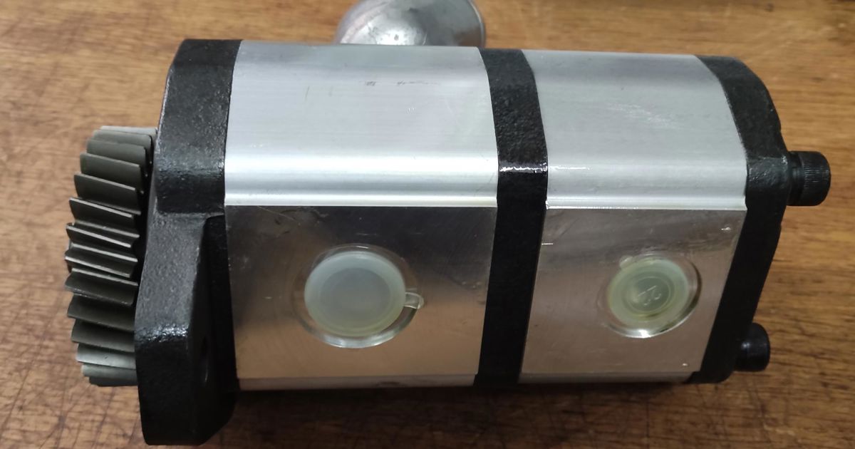 Hidraulična pumpa za John Deere serija 5000 - OEM RE69866 | INDEX OGLASI