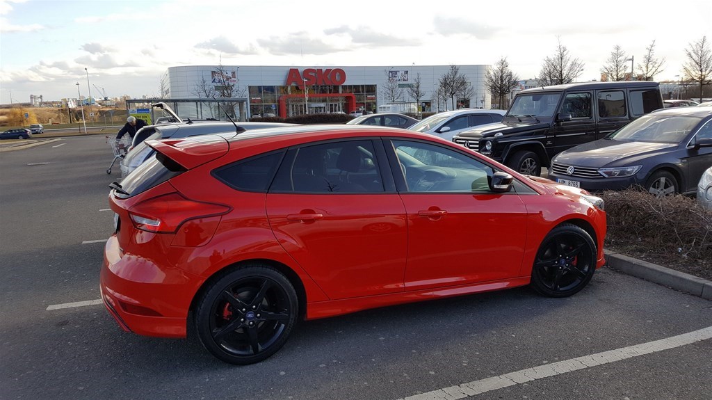 Ford Focus St Line Black And Red - Ford Focus Review