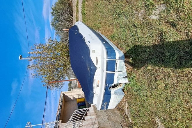 Gliser Four winns bez motora i papira | INDEX OGLASI