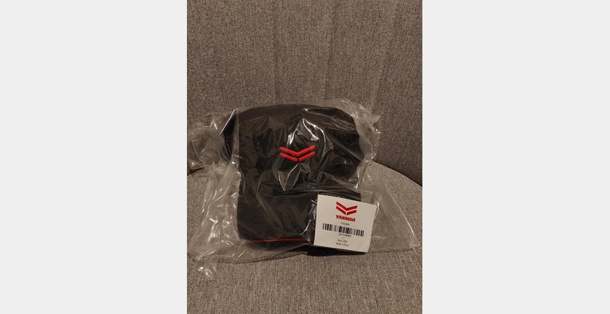 Yanmar black and red hat - šilterica | INDEX OGLASI